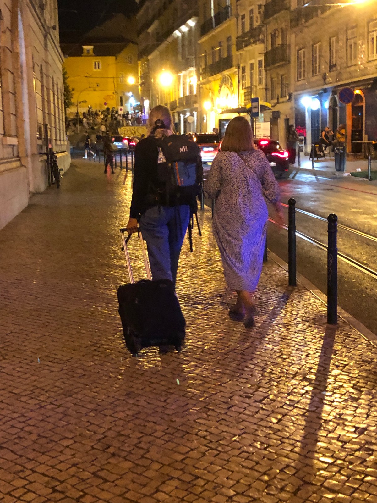 Morar no Cais do Sodré: sem dormir e com poças de urina à porta