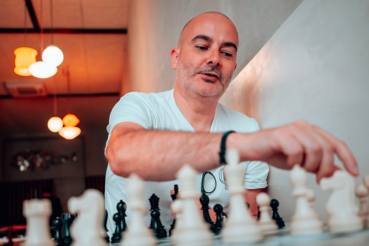 Giuseppe Berlanda organizes meetups to play chess in Lisbon